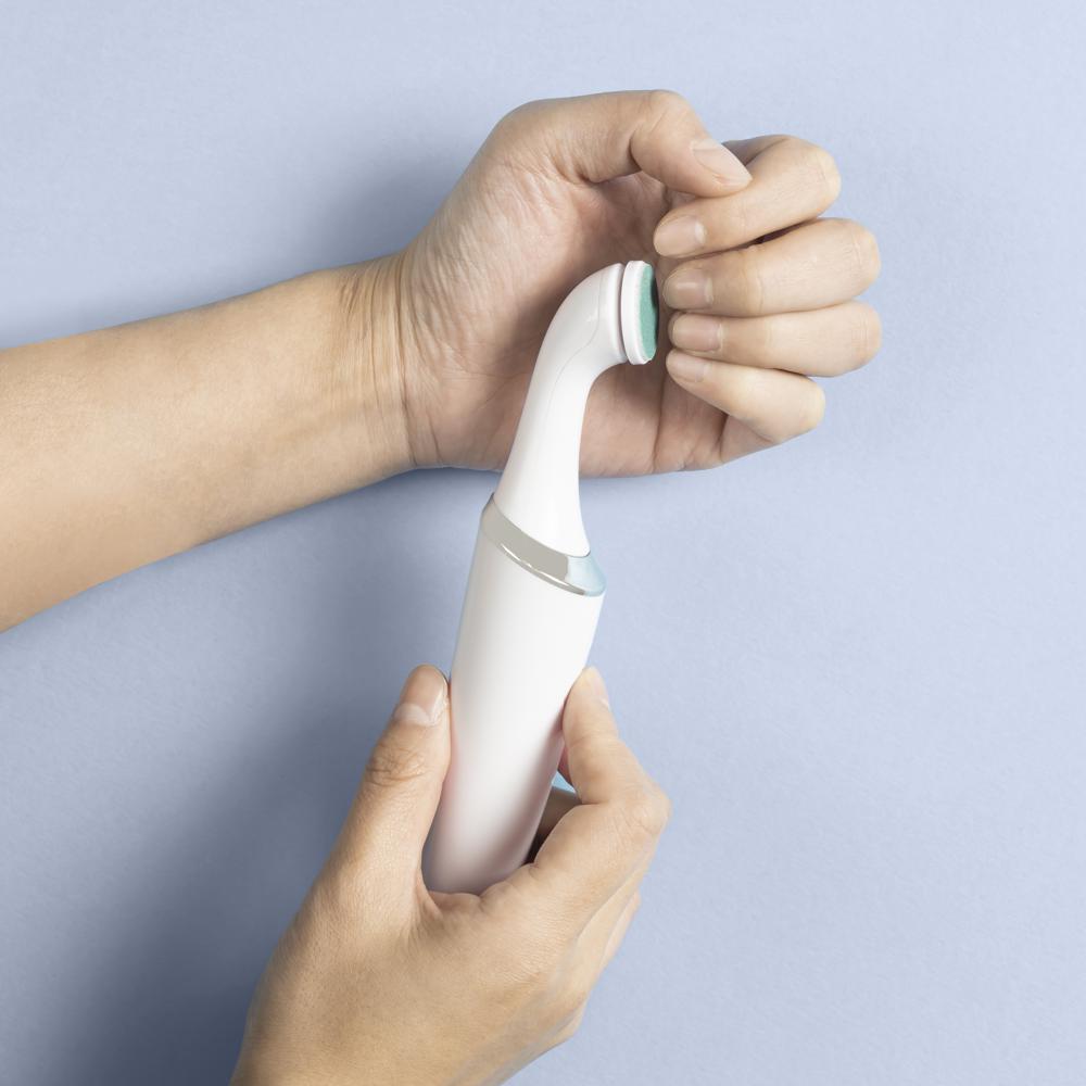 Hand model pics for beauty tools | eCommerce photography | PENCIL ONE